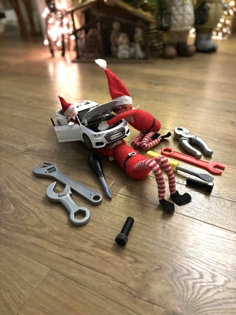 70 Times Chippy The Elf Was So Naughty, Even Santa Had To Laugh ...